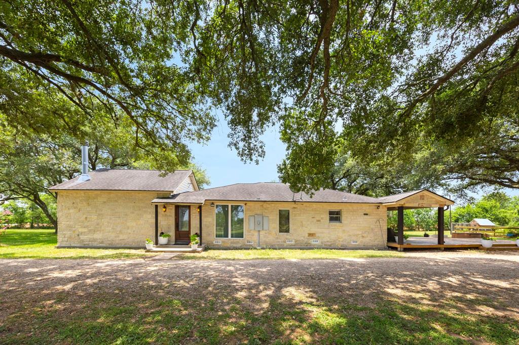 18402 Cow Creek Rd, Damon, TX 77430 - HAR.com