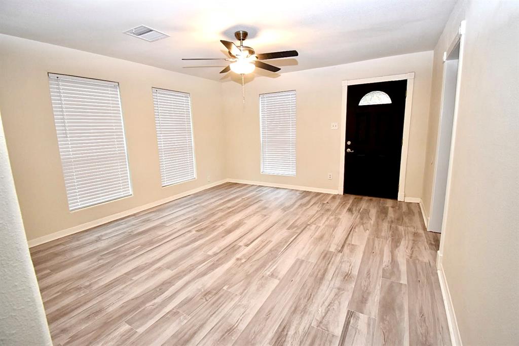 1119 Beacon St, Houston, TX 77015 - HAR.com