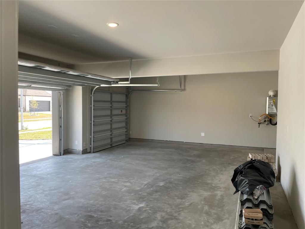 Property Detail: 13515 Sacred Oaks Dr, Mont Belvieu TX 77535